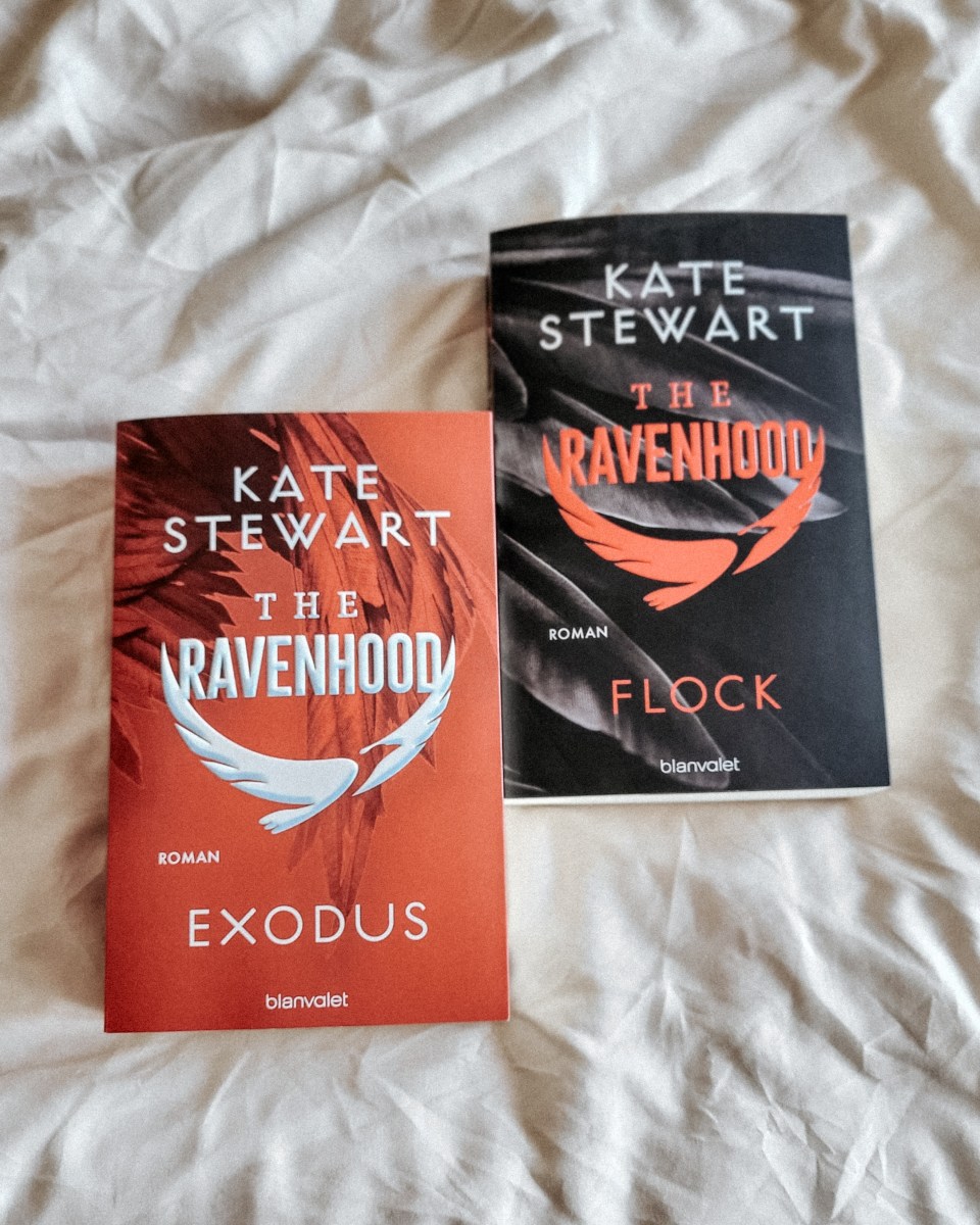 Rezension: The Ravenhood: Exodus [Kate Stewart] – Lexi´s Little Library